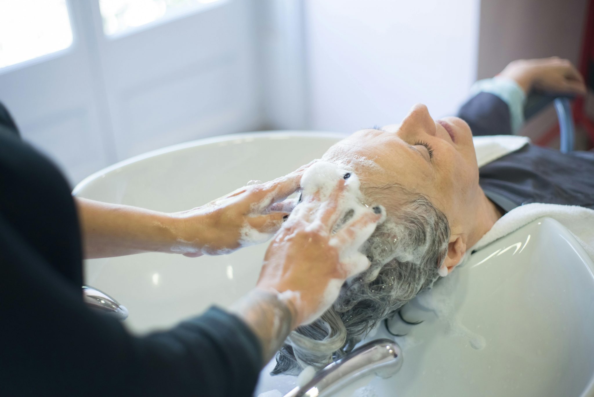 How to Wash Your Hair the Right Way: Expert Tips & Secrets - New York ...